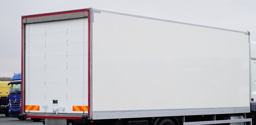 DAF ZABUDOWA / KONTENER / ROLETA / DŁ. 7,7 M karoserija furgona