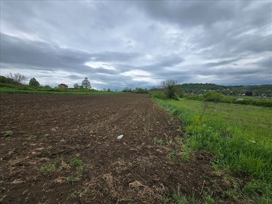 Prodajemo plac kod naplatne rampe Vrčin, 141 ar