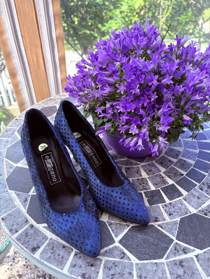 Plave plisane vintage stikle