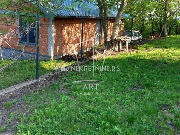 Novi Slankamen, 46ari sa nedovršenom kućom ID#10739