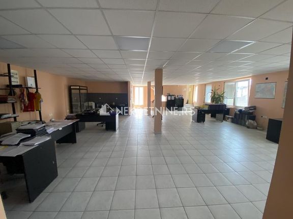 Plavi Horizonti-Poslovni prostor-835m2-Parking za više vozila ID#2741