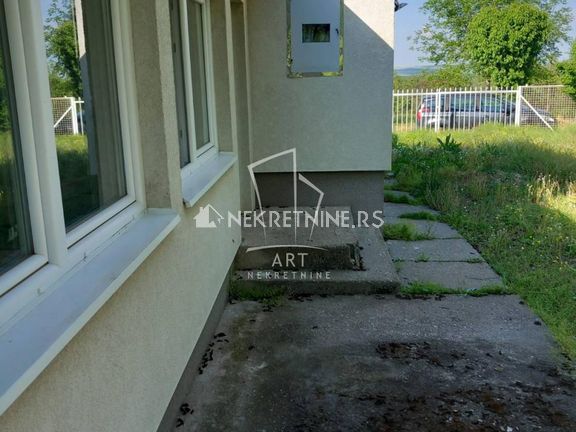 Novi Slankamen, renovirana 3.0 kuća, veliki plac ID#10735