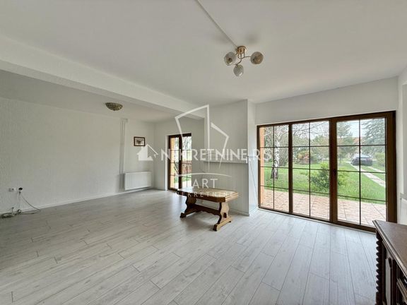 Mladenovac, kuća mereno 200m2 na 12ari ID#10580