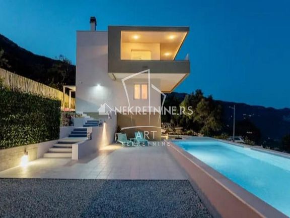 Herceg Novi, luksuzna kuća modernog dizajna, mereno 220m2 ID#9147