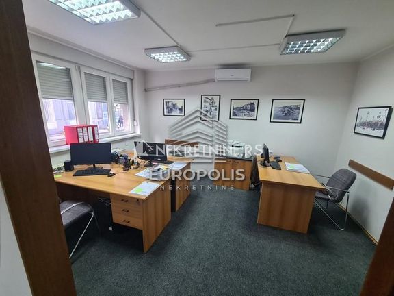Odličan stan idealan za kancelariju ID#7187