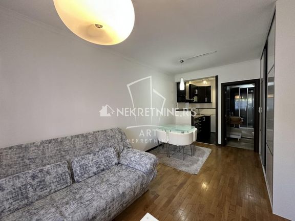 Denkova bašta, lux garsonjera, nameštena ID#10591