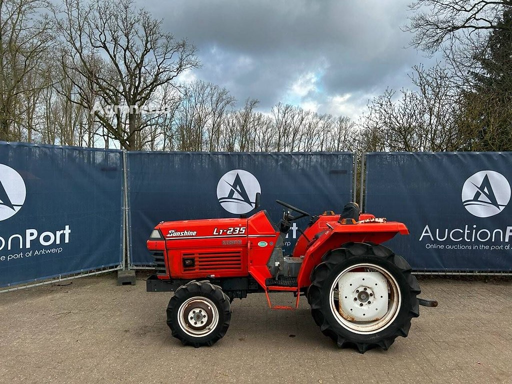 Prodaje se Kubota L1-235 P.S. traktor točkaš na aukciji