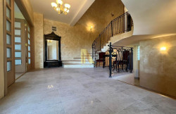 Lux vila u centru Sremske Kamenice od 450m2