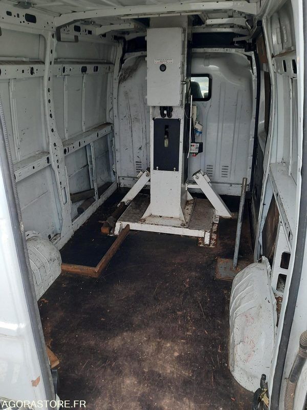 Prodaje se Renault MASTER minibus furgon na aukciji