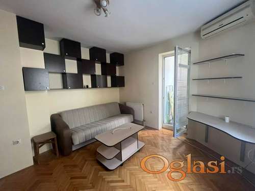 Izdaje se stan na Grbavici 300€