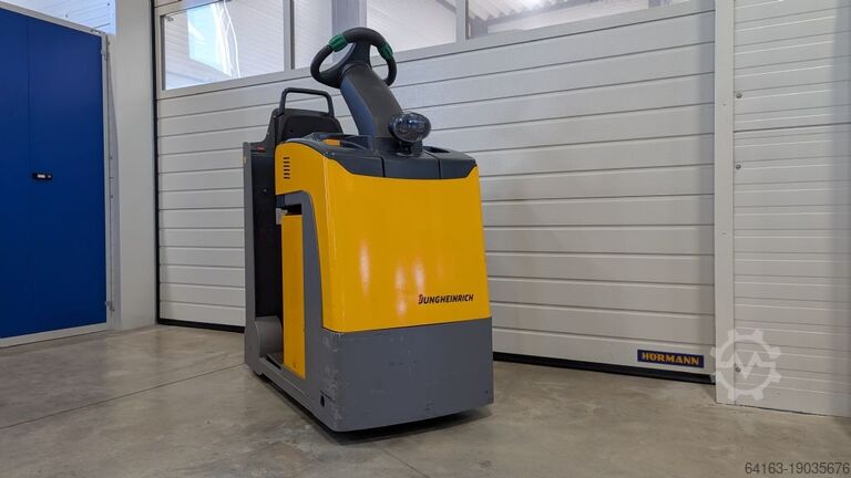 Traktor
Jungheinrich EZS 130