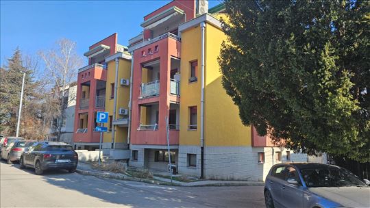 Odličan iz 2006, garaža