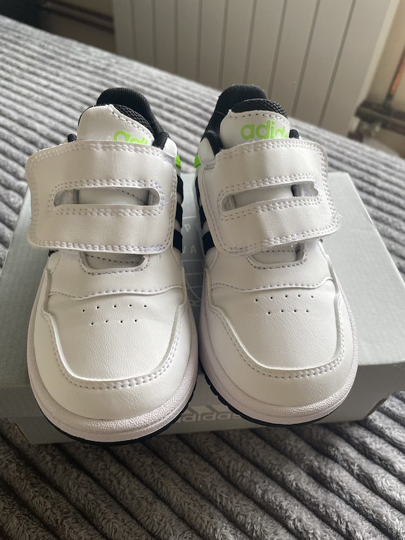 Adidas patike za decake