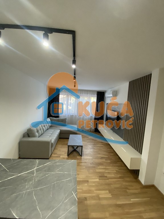 Izdaje se odličan jednoiposoban stan kod Čaira , 40m2