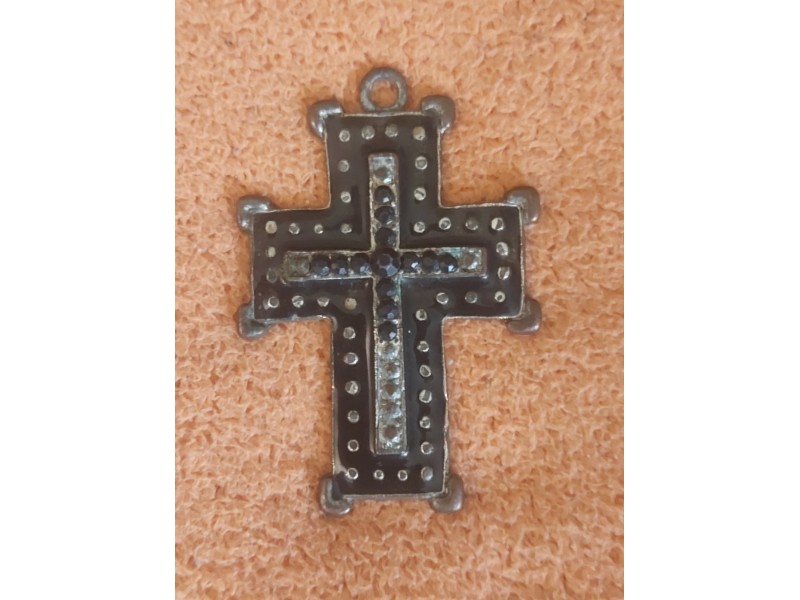 Privezak crni krst od metala