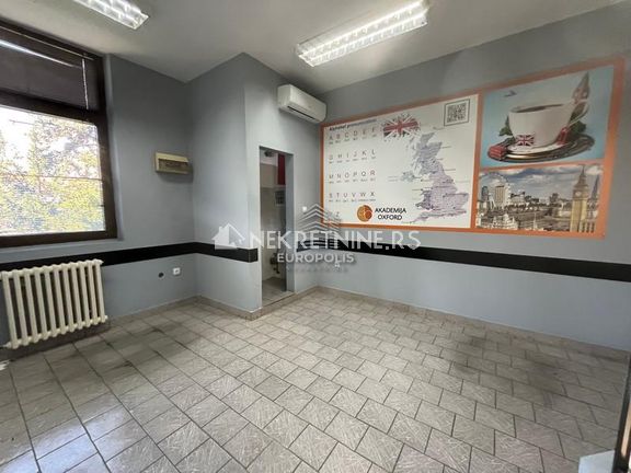 Izdaje se višenamenski lokal u centru Stare Pazove ID#7414