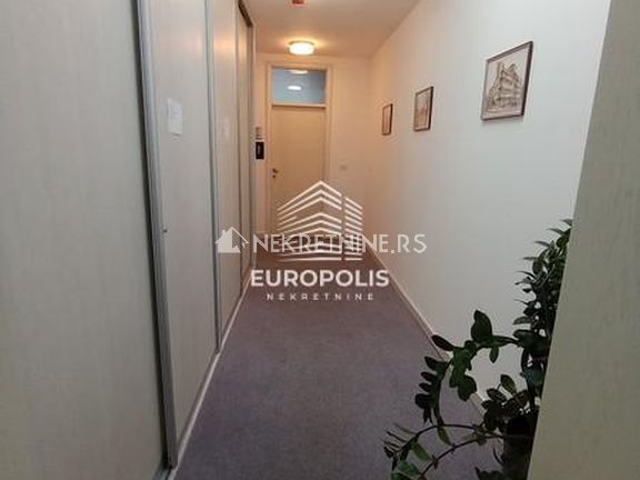 Izdavanje,poslovni prostor, 257 m2,top lokacija, Zemun, Bežanijska ID#6421
