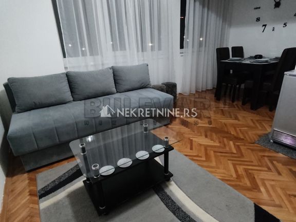 Izdaje se dvosoban stan u centru Niša, 55m2!