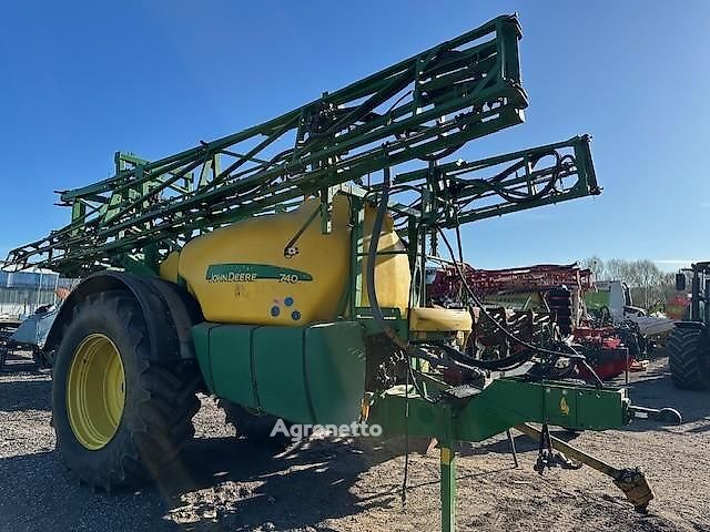 John Deere 740 vučena prskalica