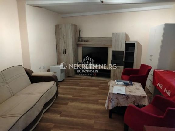 Prodaja, dve garsonjere u centru Zemuna ID#7218