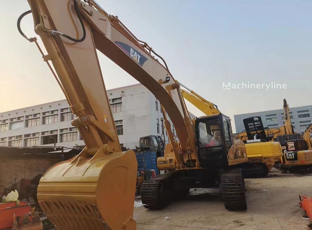 Caterpillar 330CL bager guseničar