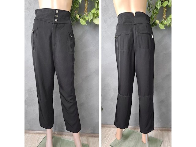 Crne duboke pantalone S