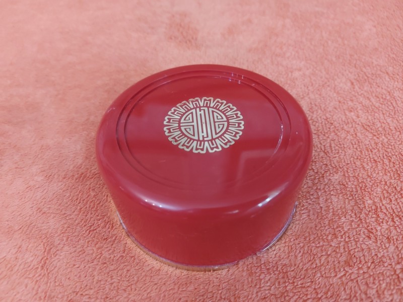 Estee Lauder parfimisani puder za telo