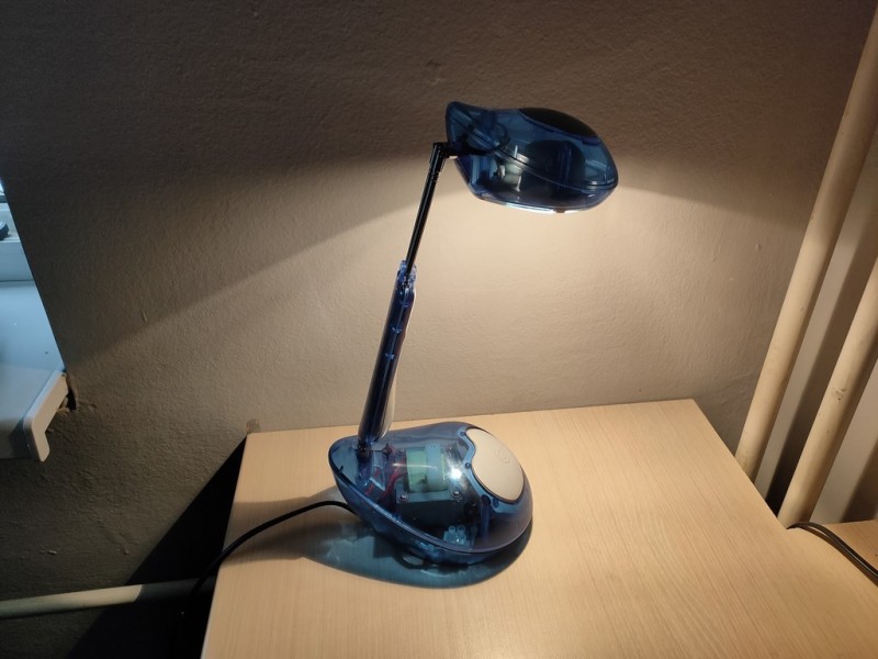 Dobra stona lampa+sijalica,plave boje