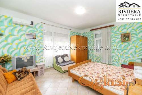 Dvosoban stan sa dvoristem strai grad Herceg Novi