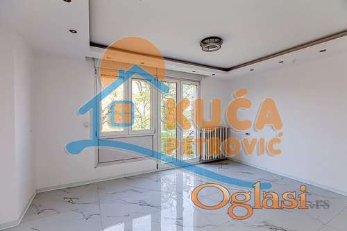 Izdaje se poslovni prostor u strogom centru grada, 51m2