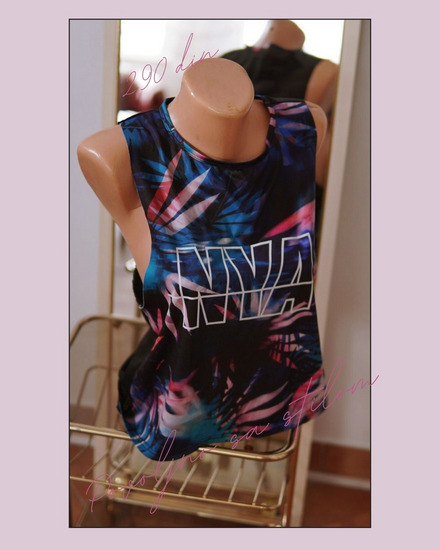 4.2. Crna majica bez rukava sa printom M