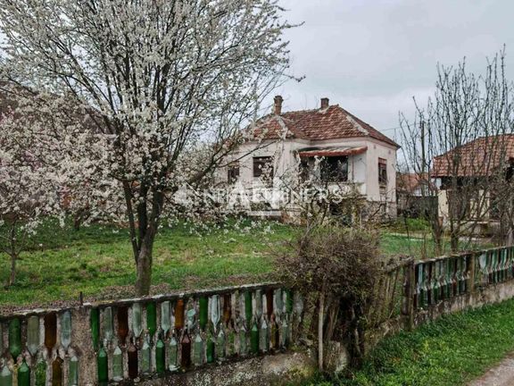 Mladenovac, Jagnjilo, Glavaševo brdo, kuća i imanje nadomak Mladenovca ID#16831