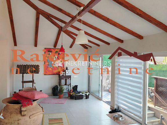 354m2, 4T ,VRCIN , kuca