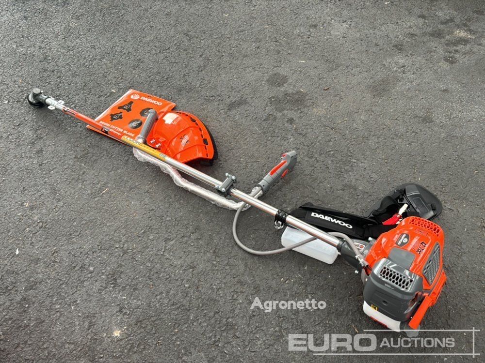 Prodaje se Daewoo DABC430 trimer za travu na aukciji