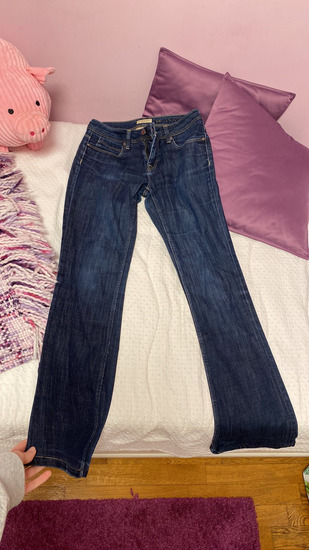 BURBERRY zvonaste farmerke teksas 36