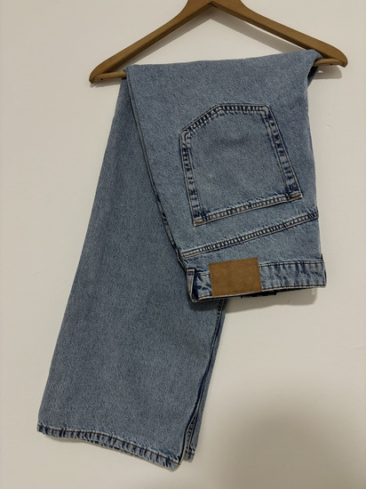 H&M Nove farmerice 46