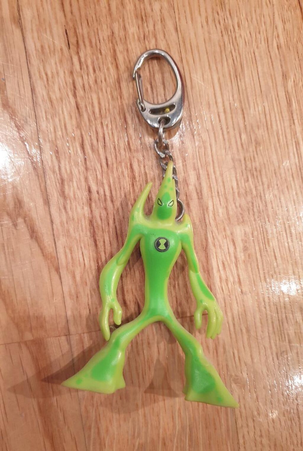 Ben 10 original figura - privezak za kljuceve. Veliki kao igracka
