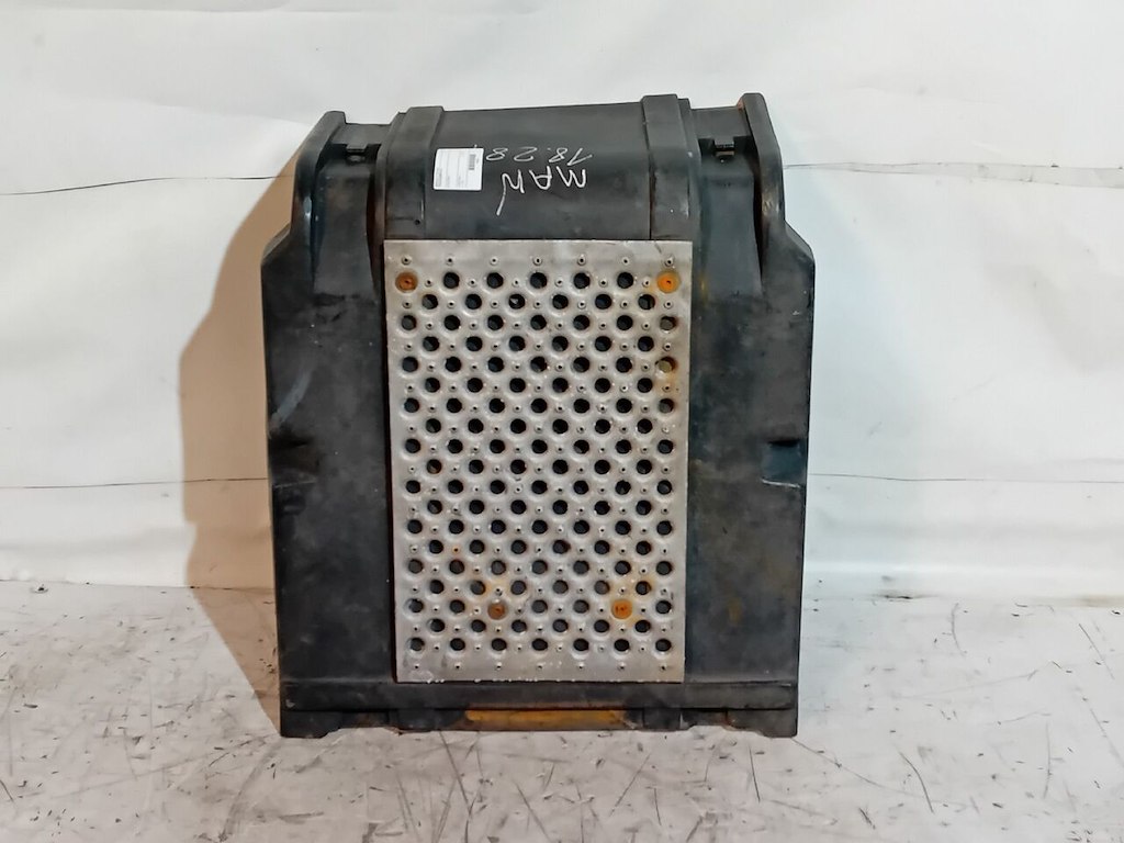 Tampa 5010370913 kutija akumulatora za Renault AE/MAGNUM/PREMIUM/MIDLUM/MAJOR/MIDDLE/KERAX tegljača