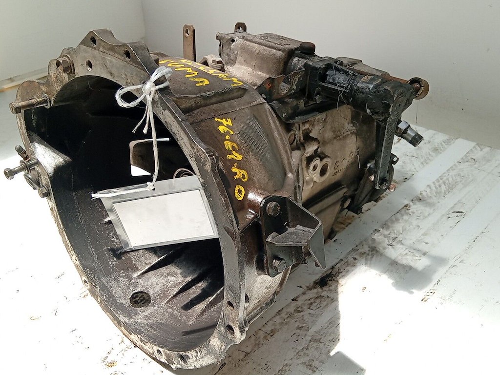 Nissan M5-25 E 3213-0300 menjač za Nissan CABSTAR F23, H41, H42 kamiona