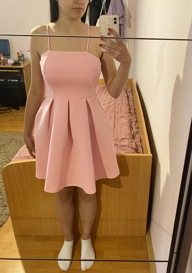 Roze haljinica