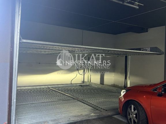 Zemun, Banijska garaža 12m2 ID#3900