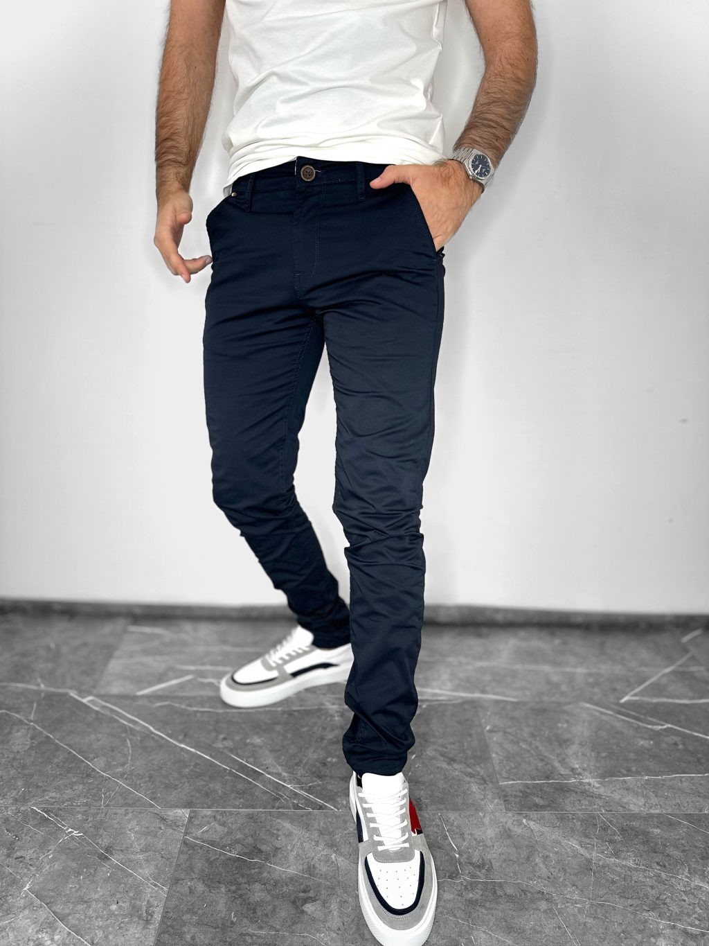 SMART CASUAL PANTALONE 1007
SMART CASUAL PANTALONE 1007 – Savršeno rešenje za visoke muškarce