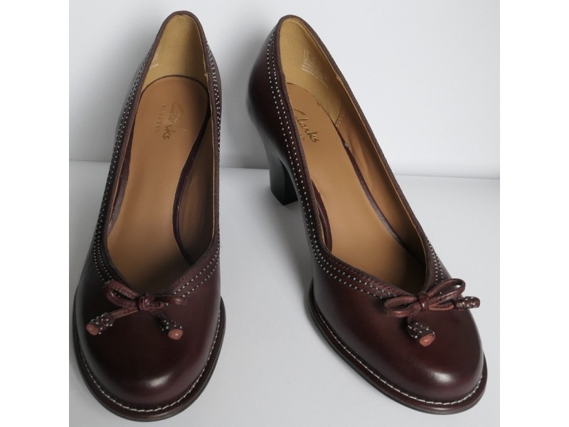 CLARKS BURGUNDY NOVE CIPELE