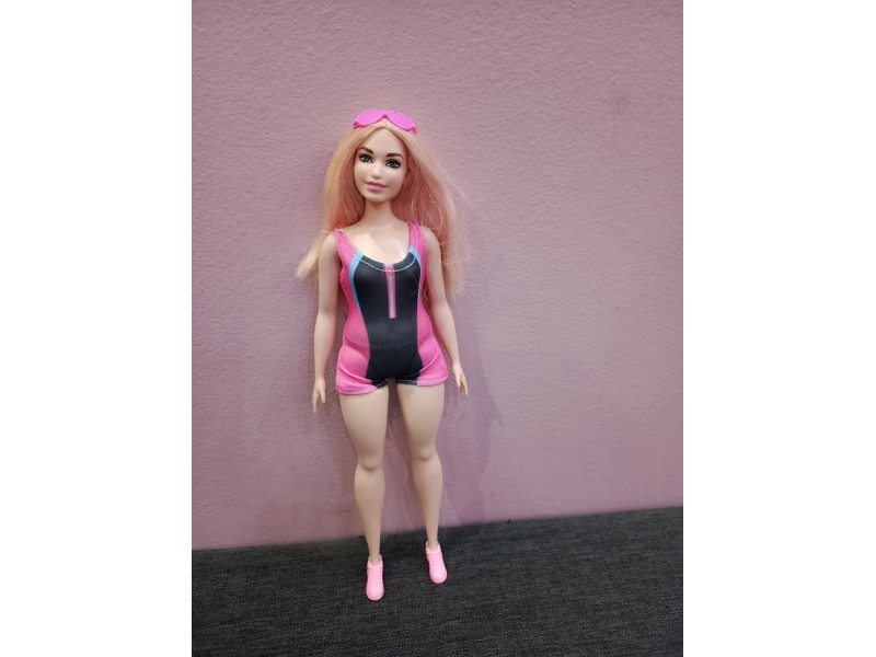 Barbie Fashionistas Curvy 2015