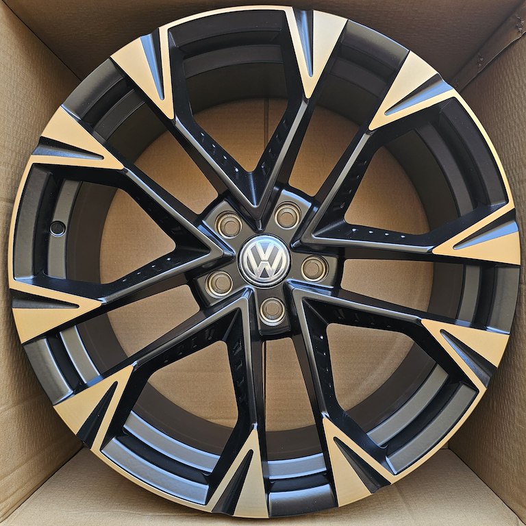 ALU FELNE
8J x19 ET40 5X112