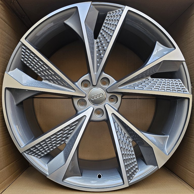 ALU FELNE
9J x21 ET30 5X112