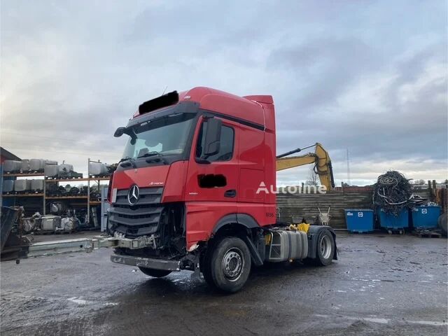 Mercedes-Benz Actros 1851 tegljač nakon udesa