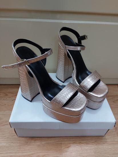 Nove kroko sandale