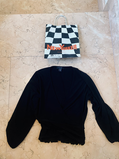 New Yorker crna majica size XS i S