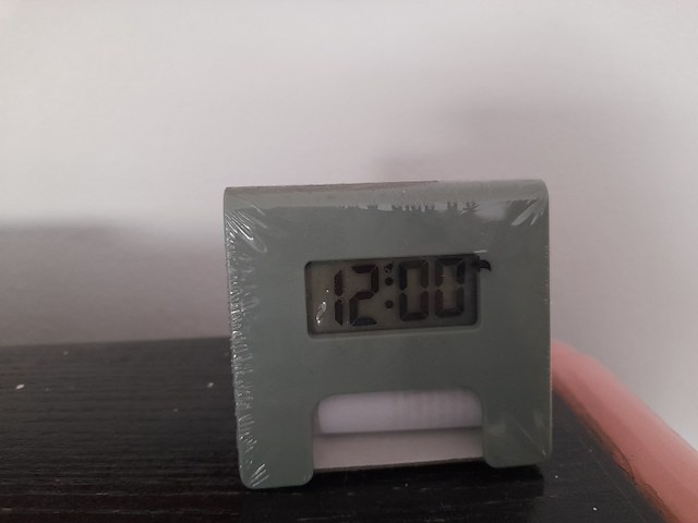 Praktičan nov mini digitalni sat